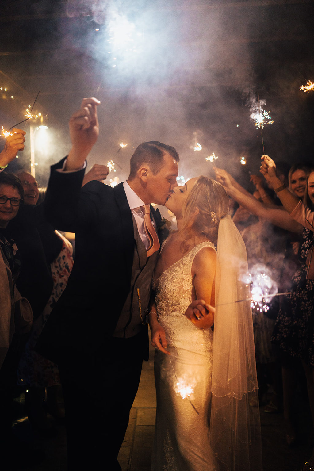 9 top tips for getting the best ever sparkler shots on your wedding day ...